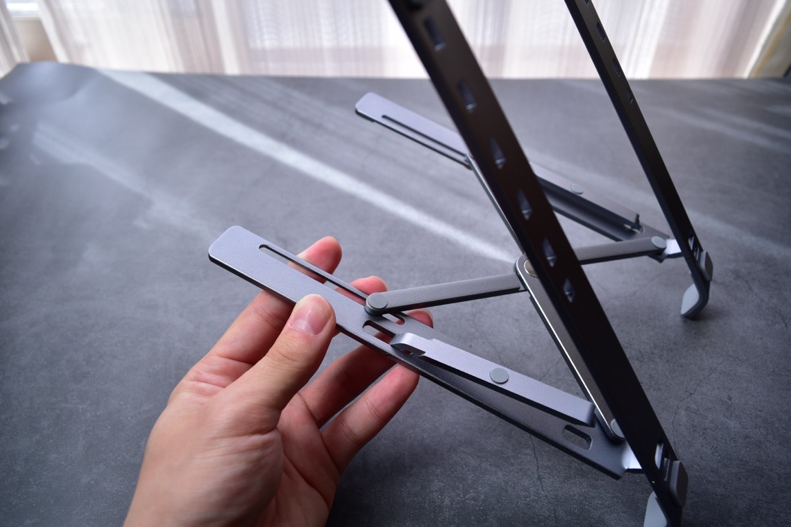 【BoYata 折りたたみ式スタンド】薄型スティックになるコンパクトなノートパソコンスタンドをレビュー | ポテイモブログ
